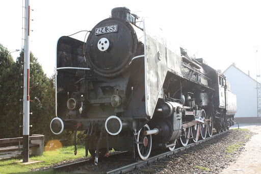 BDA's Train Blog: MÁV 424.353 at the Train Station in Tokaj, Hungary